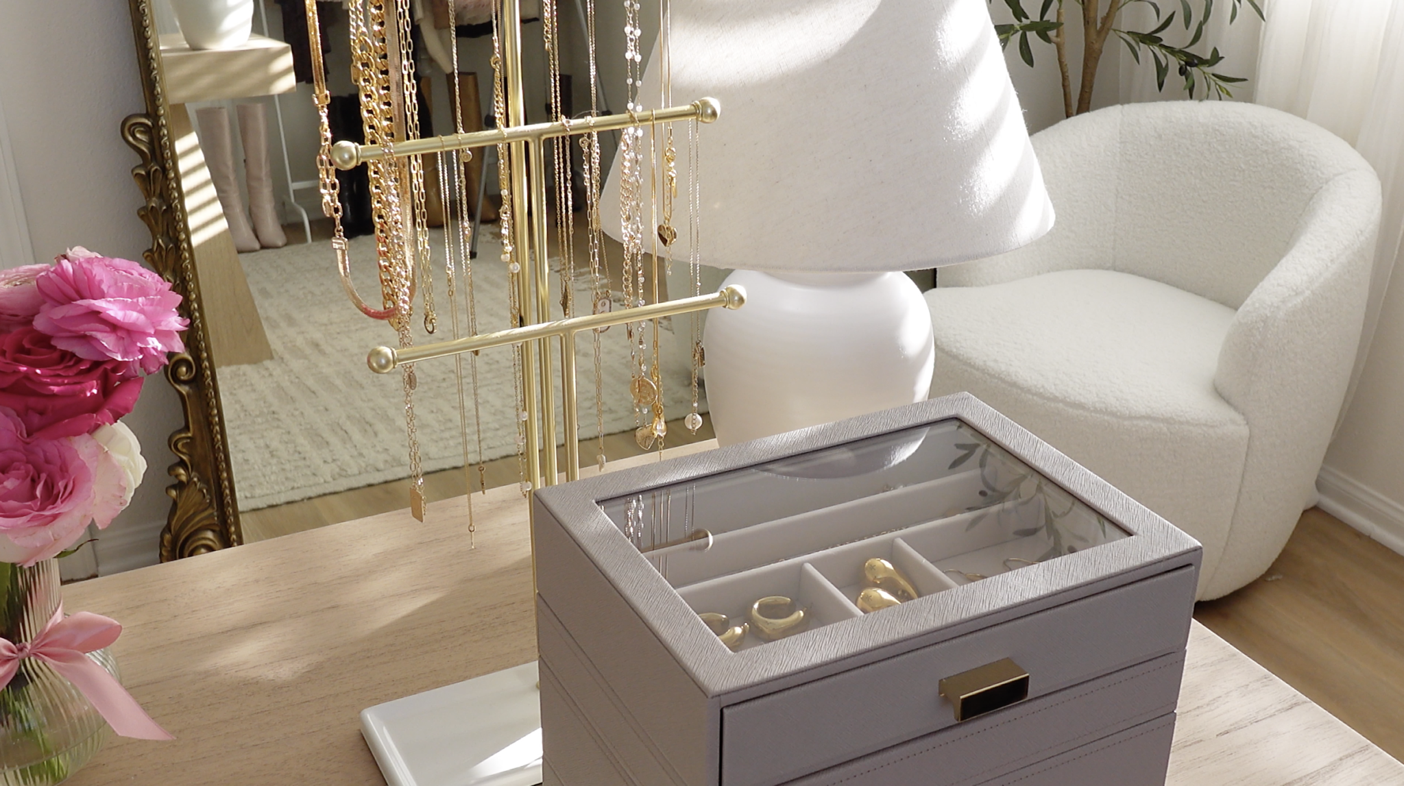 The Luxurious Modular Jewelry Box Everyone's Talking About